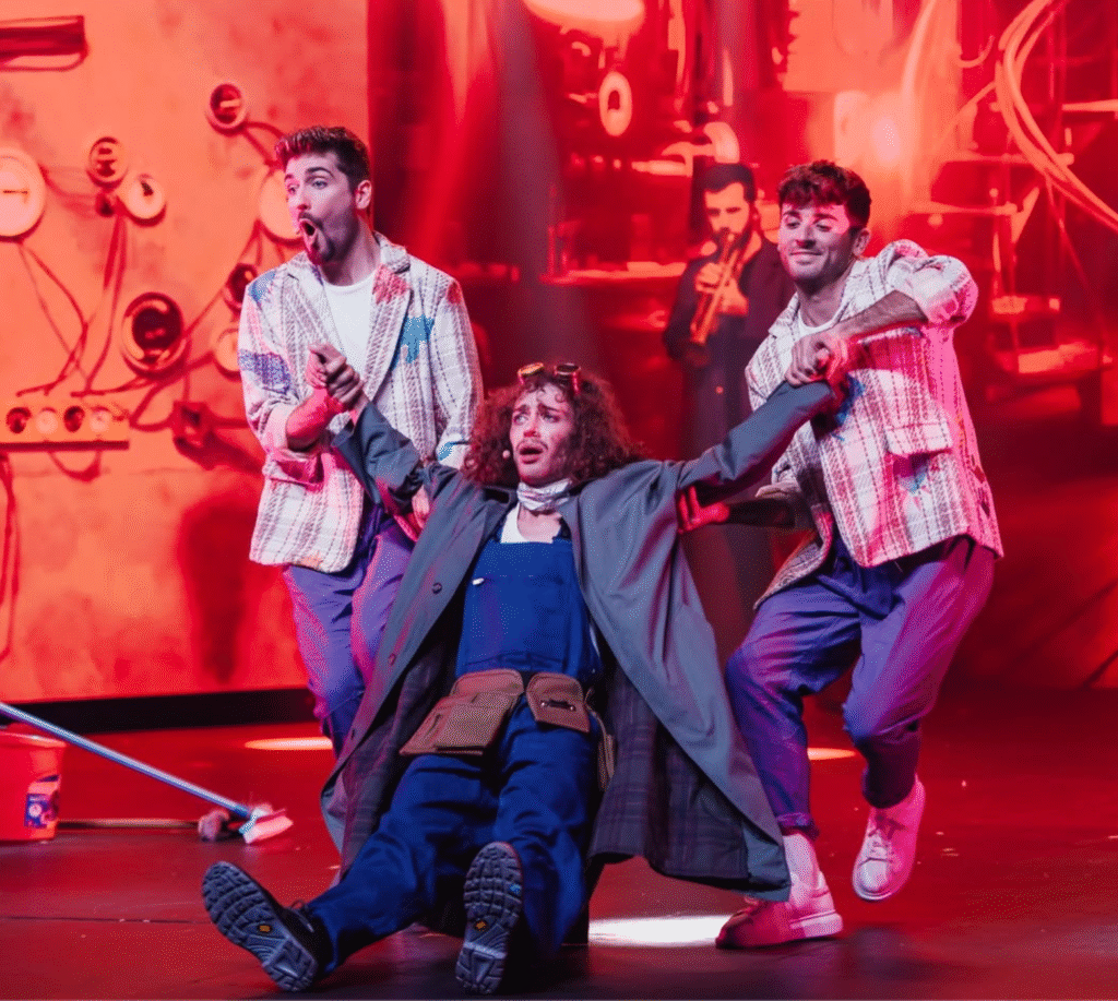 La revue music-hall « La Cloche » revient au Sémaphore avec une ...